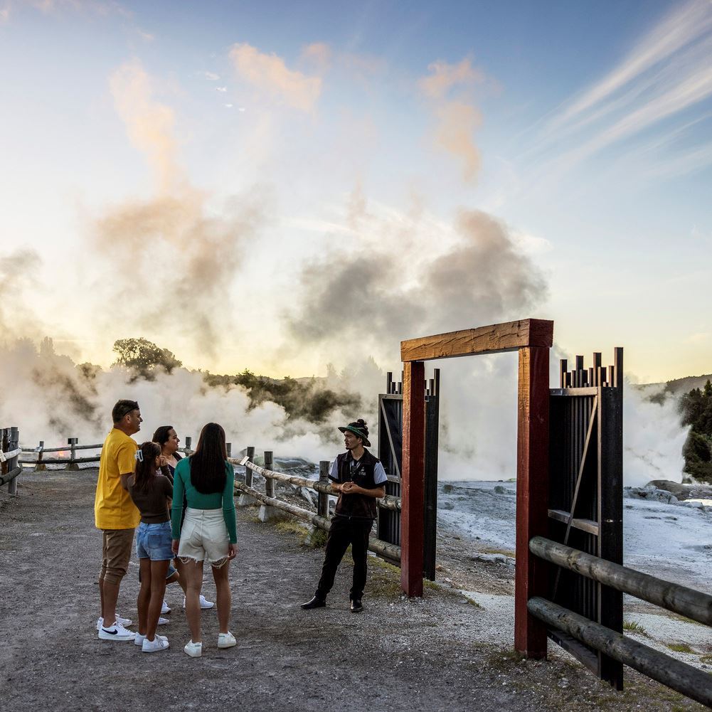 Te Puia, Rotorua Geothermal Park, Māori Culture and Restaurant. Tuku ...