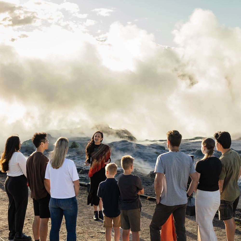 Te Puia, Rotorua Geothermal Park, Māori Culture and Restaurant. Te Pō ...