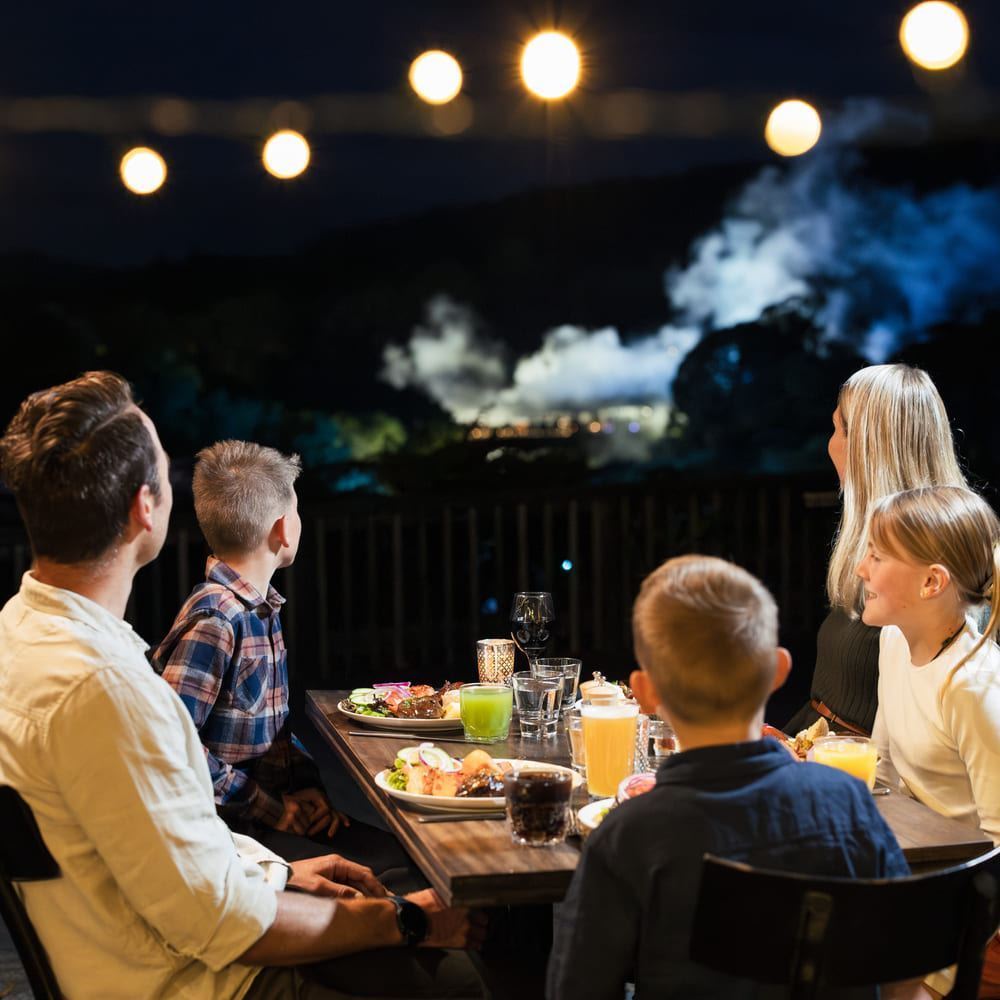 Te Puia, Rotorua Geothermal Park, Māori Culture and Restaurant. Dinner ...